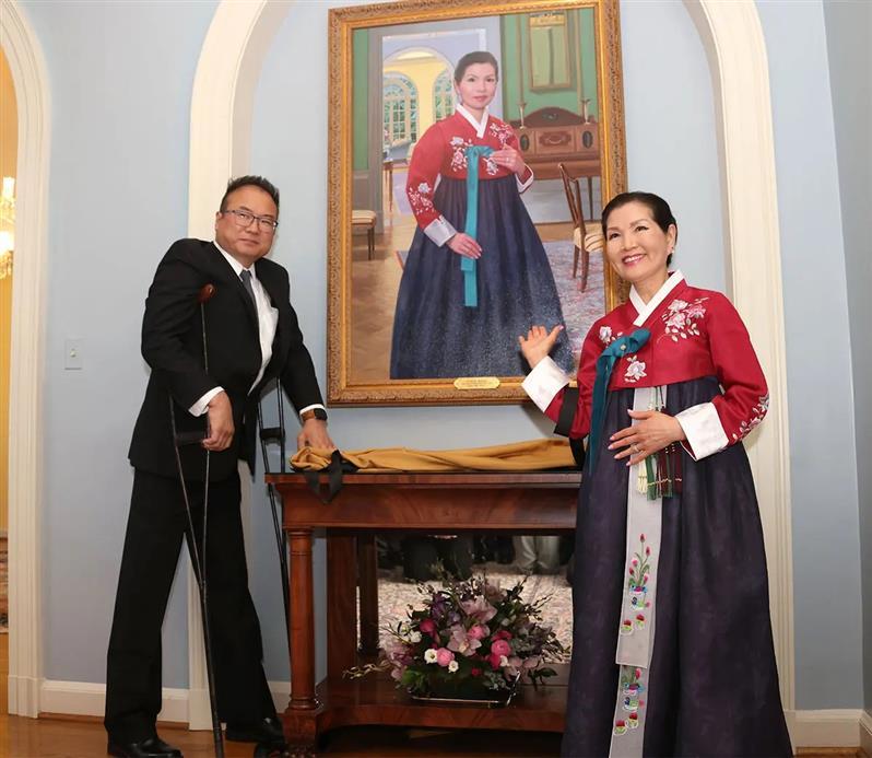 Maryland First Lady's Official State Portrait by SU's Kim Unveiled ...